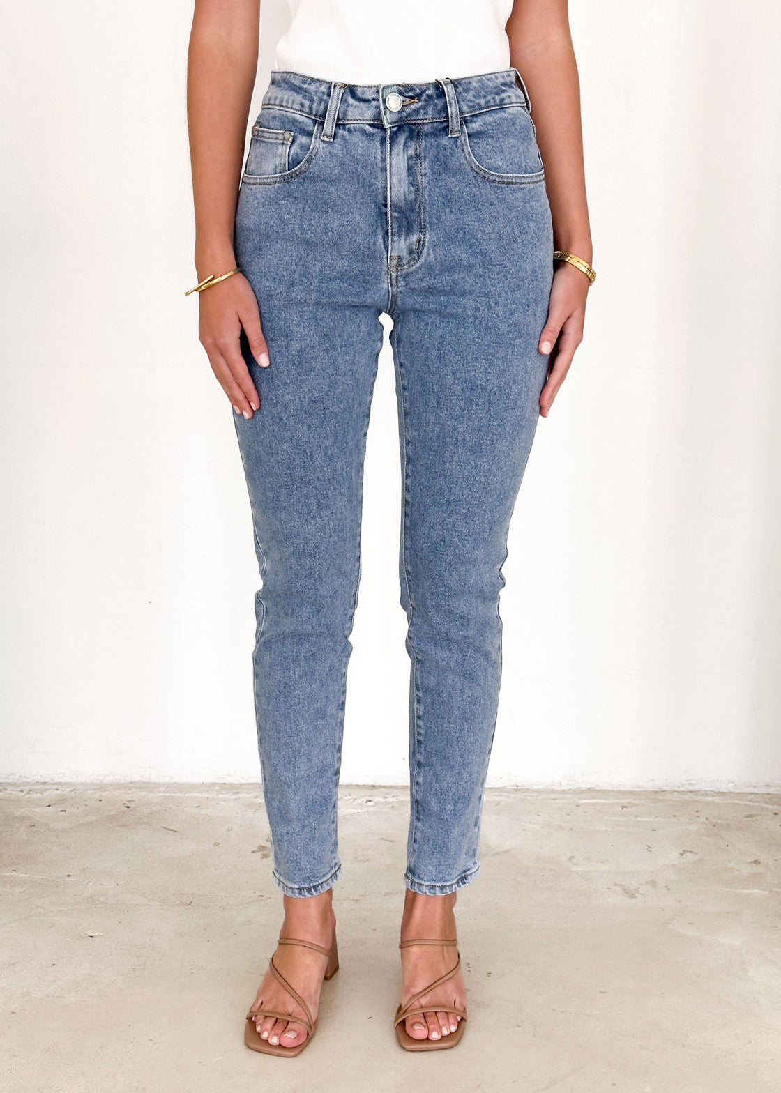 Blaire Mom Jeans - Mid Blue – Gingham & Heels