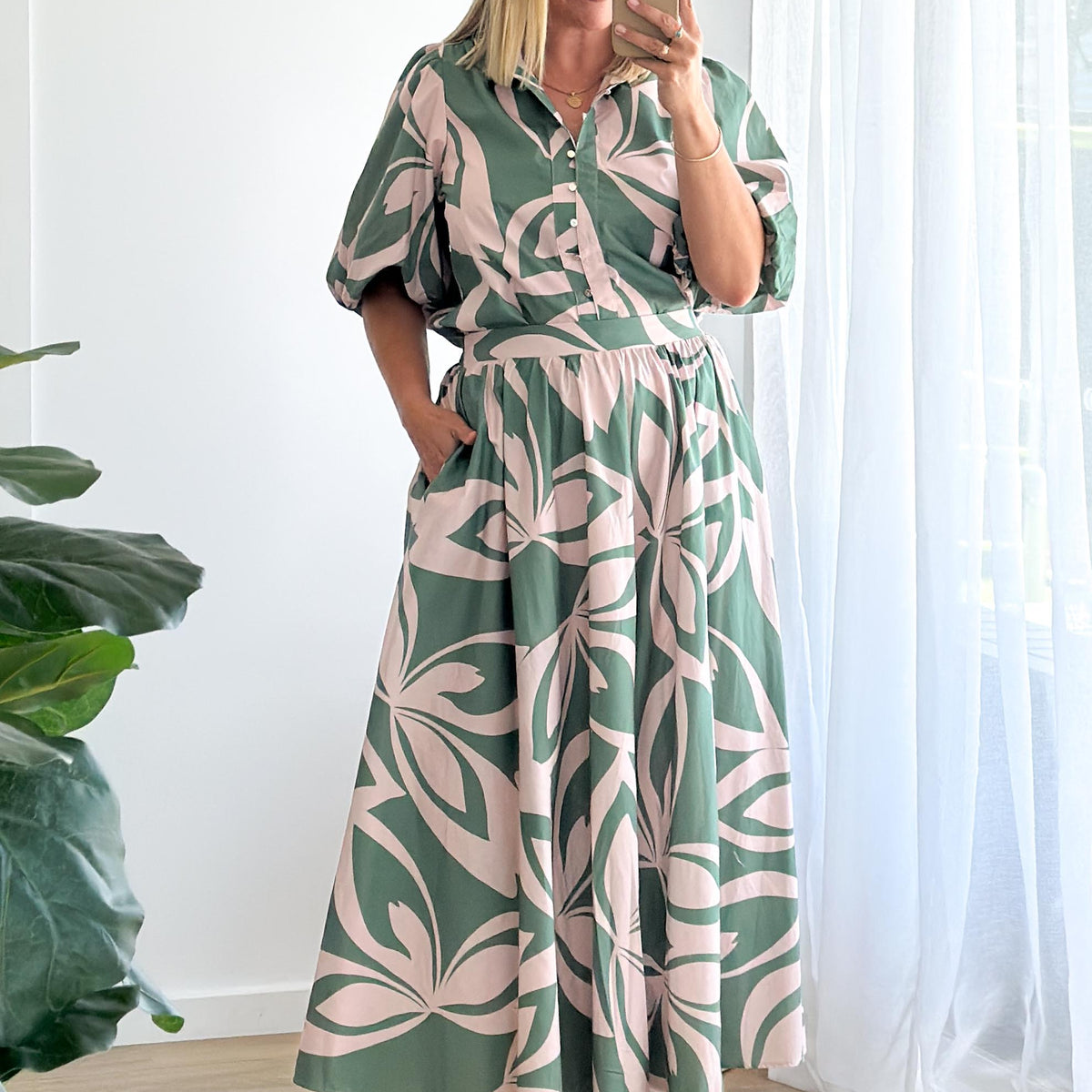 Simone Blouse - Fern Abstract – Gingham & Heels